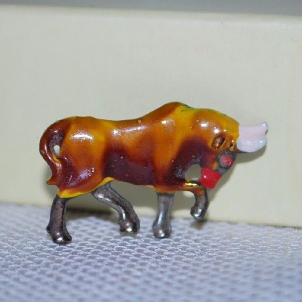 Vintage Metal Enamel Bull Brooch Animal Cow - Gem